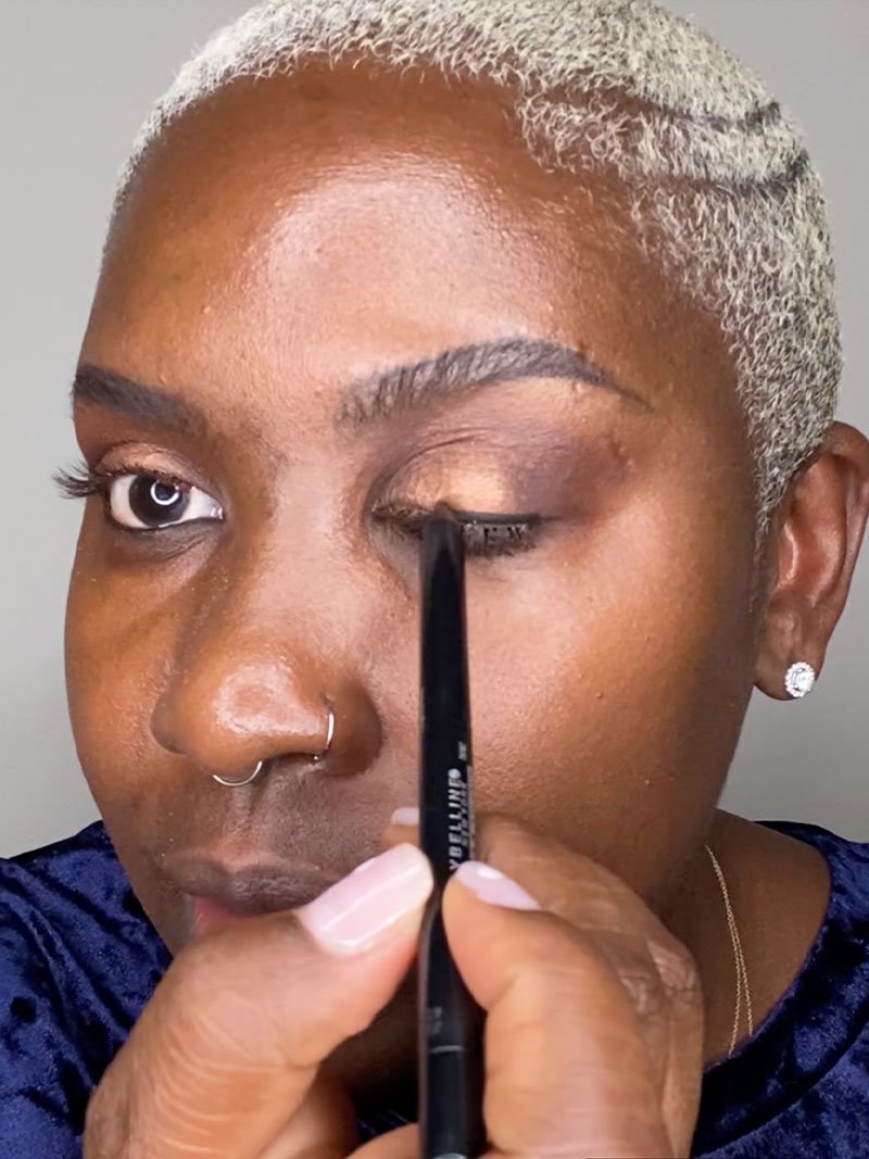 How To Apply Under Eye Makeup