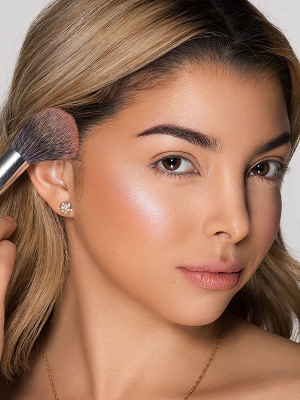 Get a Glowy Natural Makeup Look In 7 Easy Steps - Maybelline