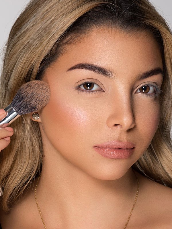 Get a Glowy Natural Makeup Look In 7 Easy Steps - Maybelline