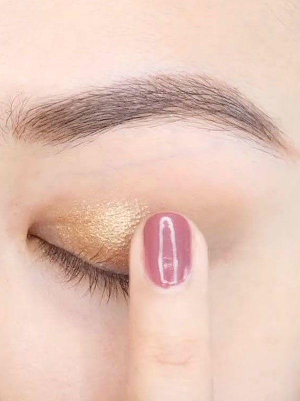 How to Apply and Wear Stunning Gold Eyeshadow - Maybelline