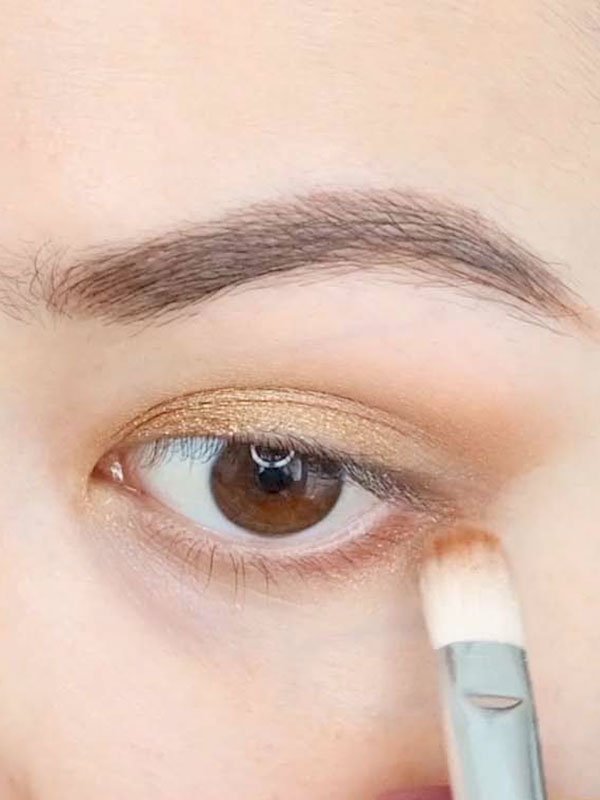 How to Apply and Wear Stunning Gold Eyeshadow - Maybelline
