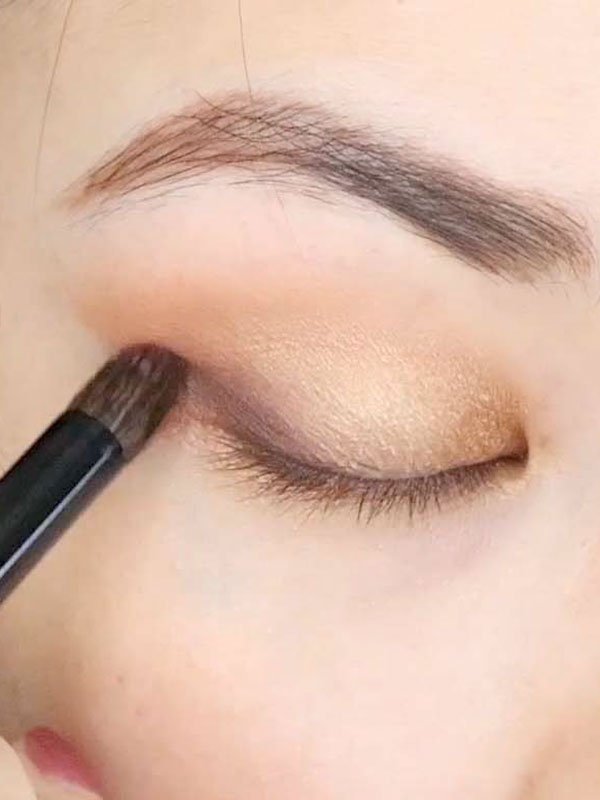 How to Apply and Wear Stunning Gold Eyeshadow - Maybelline