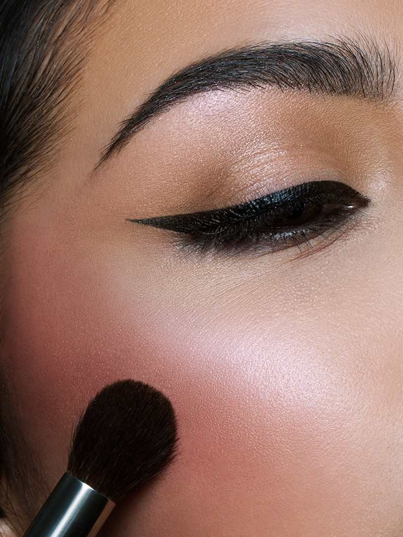 How to Do the Holographic Draping Makeup Trend - Maybelline