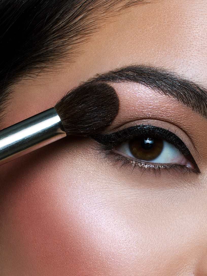 How to Do the Holographic Draping Makeup Trend - Maybelline